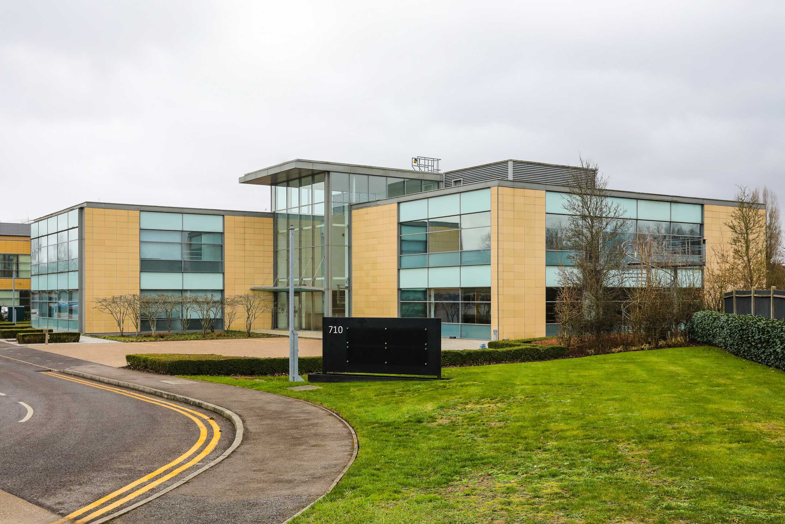 Commercial Office Spaces to Rent in Reading